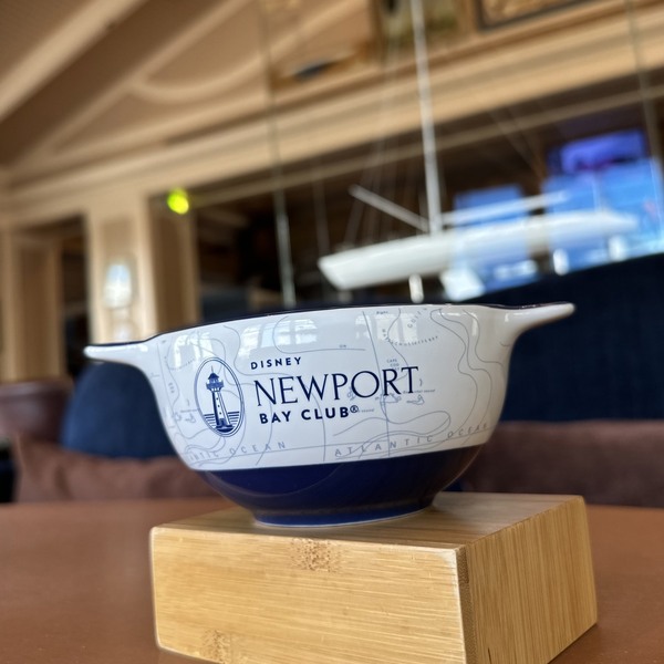 Nieuwe reeks producten gewijd aan de Disney Newport Bay Club - Café Mickey