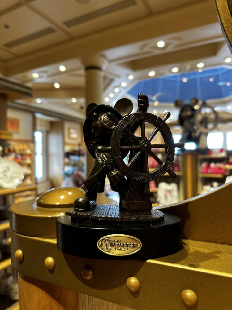 Nieuwe reeks producten gewijd aan de Disney Newport Bay Club - Café Mickey
